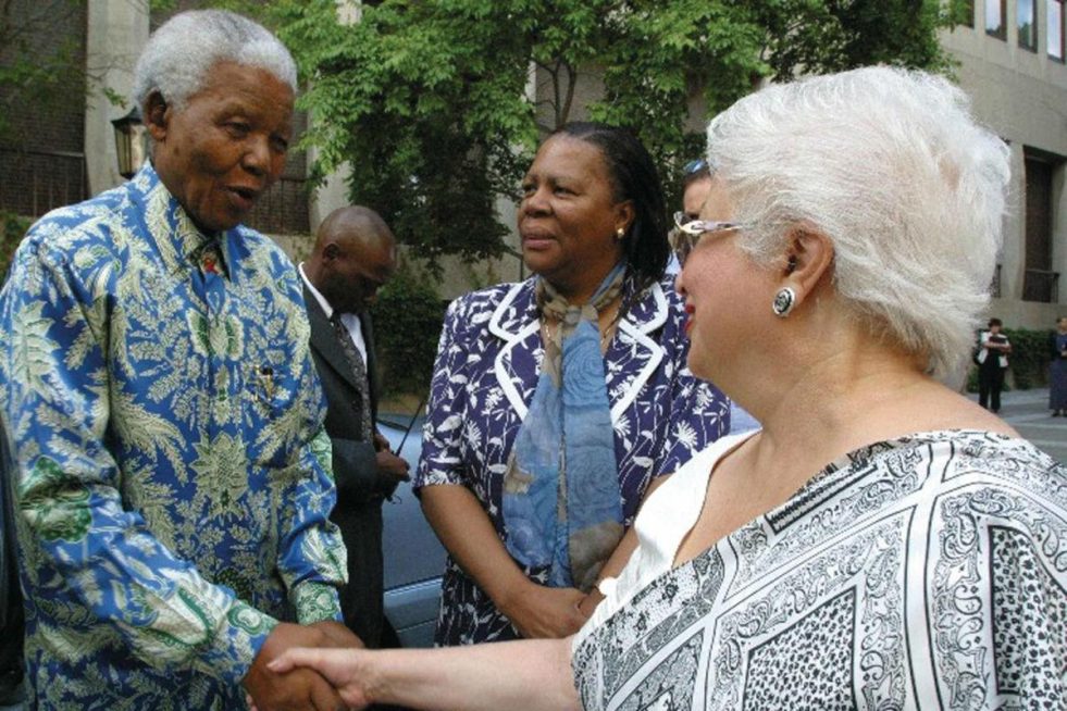 Batik Indonesia dan Nelson Mandela - Koran Sulindo