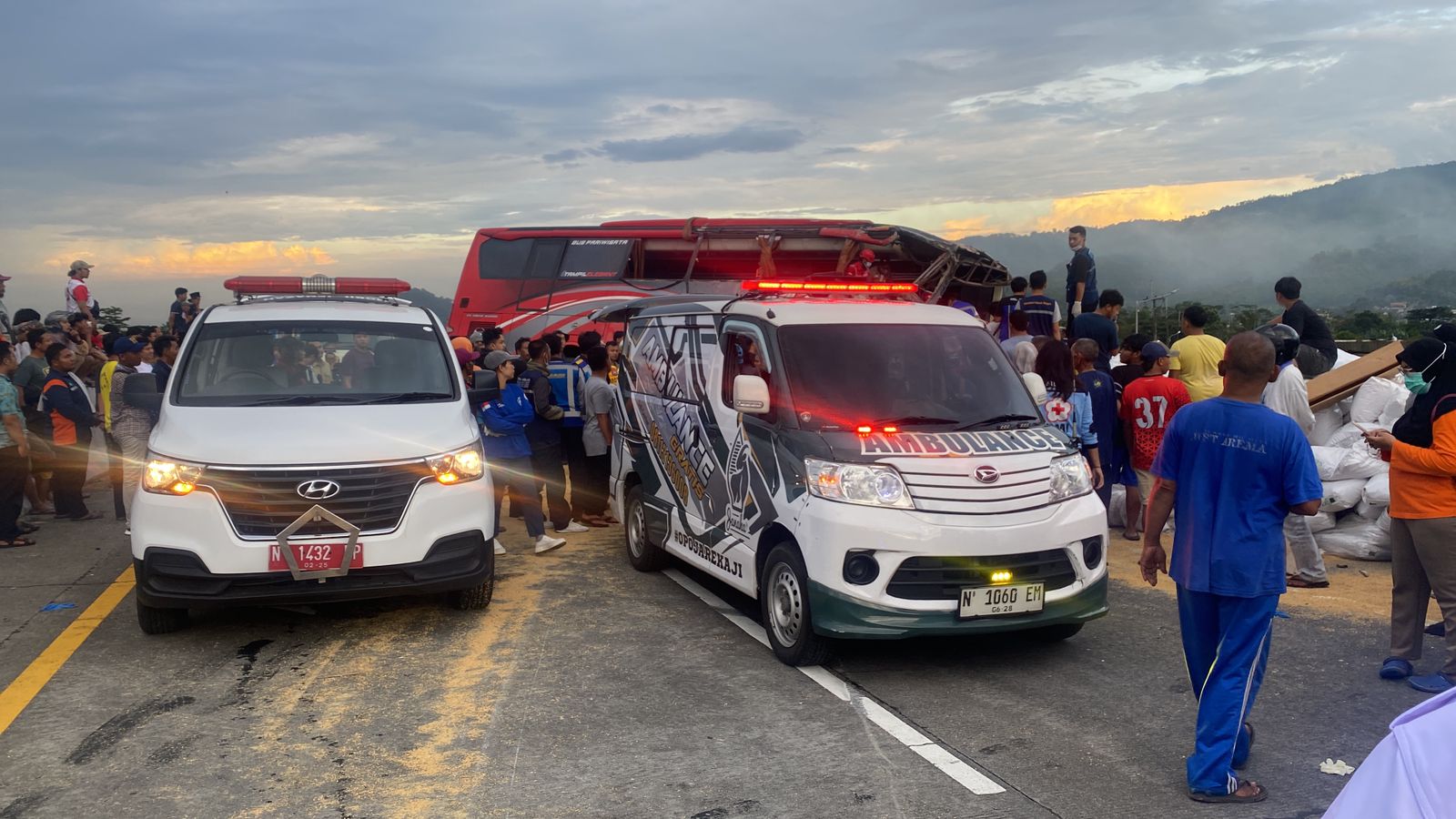 Breaking News: Kecelakaan Maut di Tol Pandaan Menuju Malang, 4 Orang Meninggal Dunia - Koran Sulindo