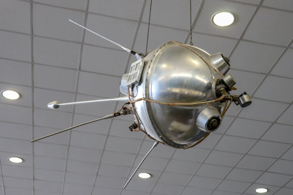 Luna 1: Wahana Antariksa Pertama yang Mencapai Bulan dan Mengorbit ...